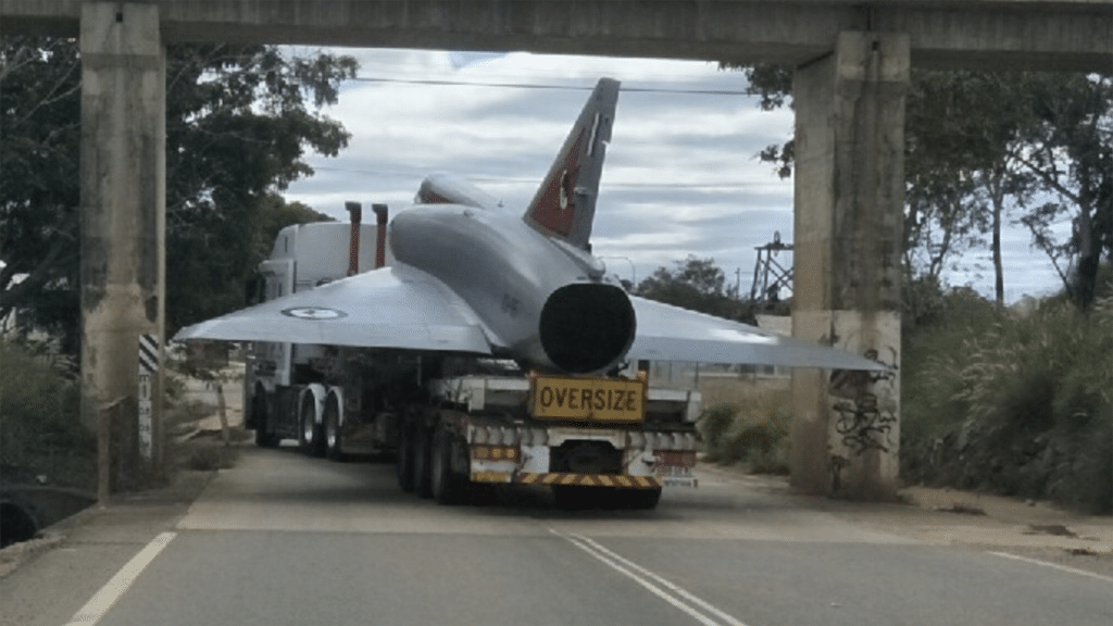 Top Gun hauls iconic jet on epic final flight