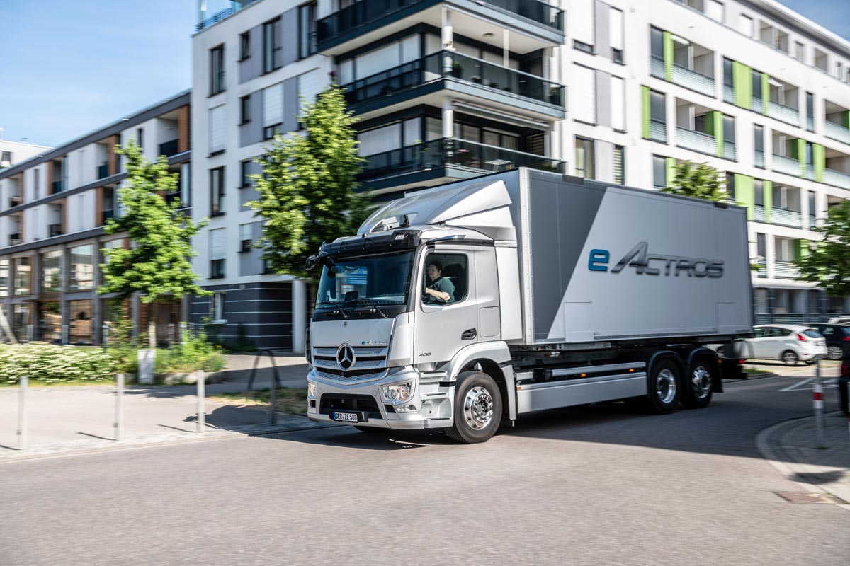 eActros makes its world debut