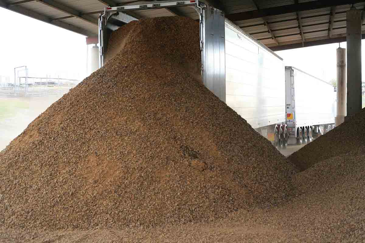 WALKING FLOOR: Unload where tippers cannot