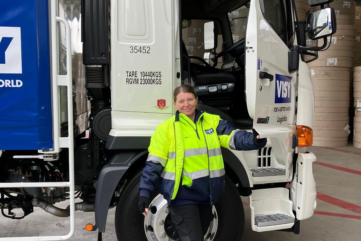 Female driver program opens door for women in trucking