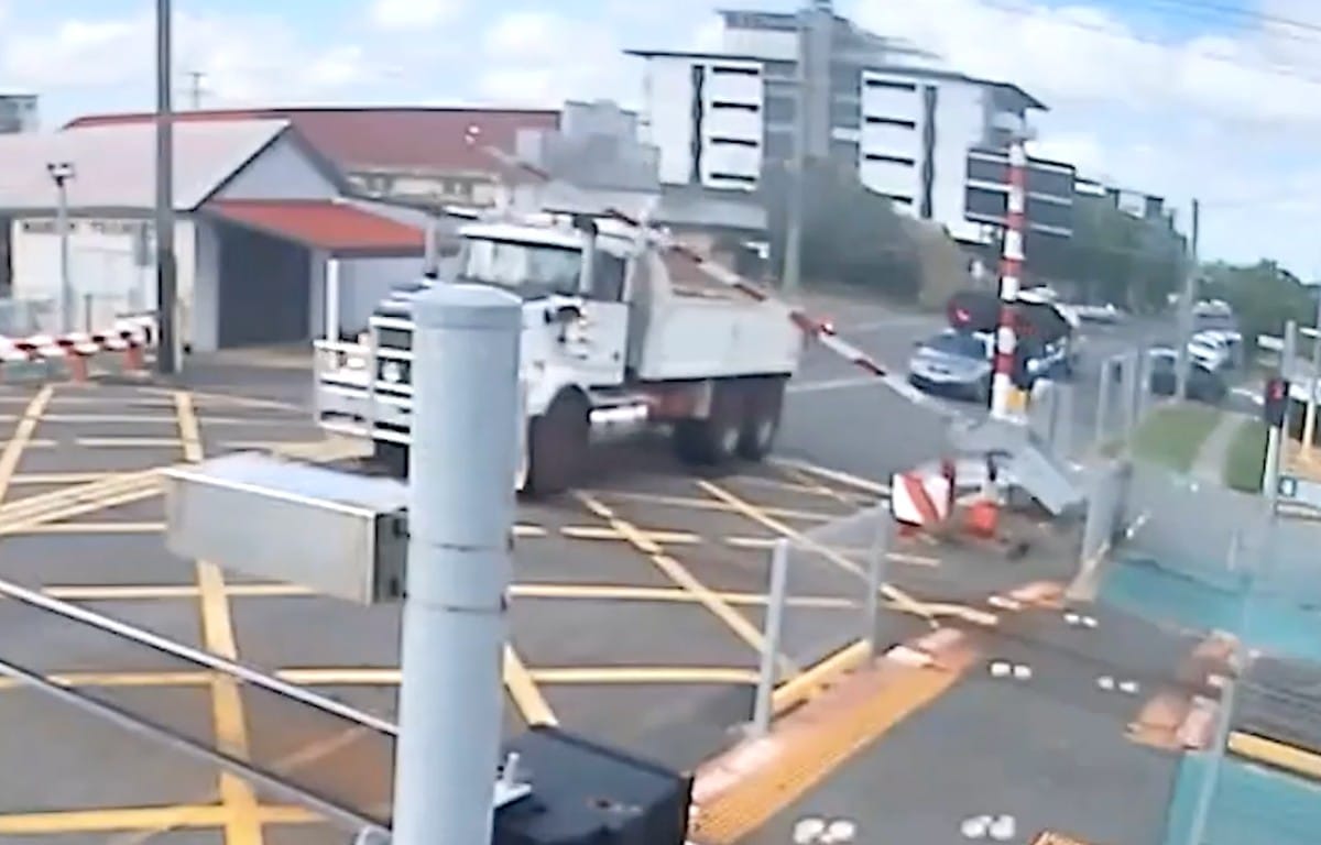 Queensland to trial level crossing safety cameras to detect dangerous ...