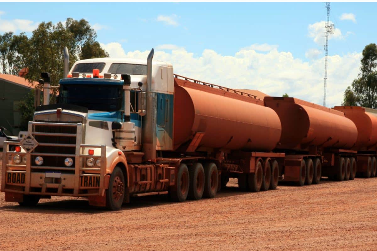 WA truck parking bays are not for maintenance work, says Main Roads