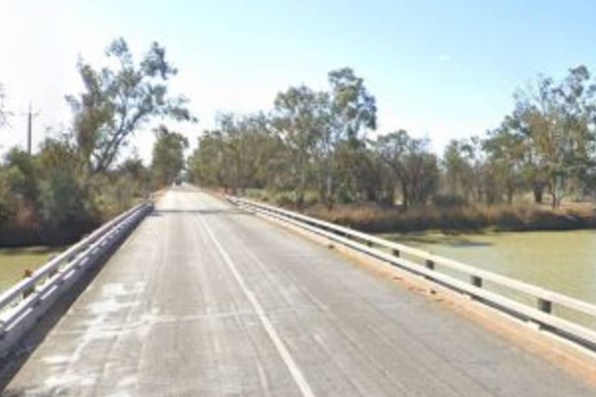 Repairs underway on flood-damaged Murray River bridges
