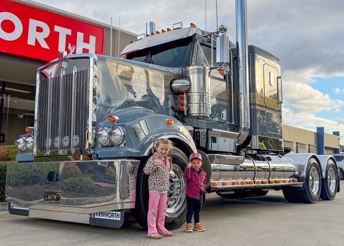 Chooks riding in style in flashy T909 after operator's first new truck ...