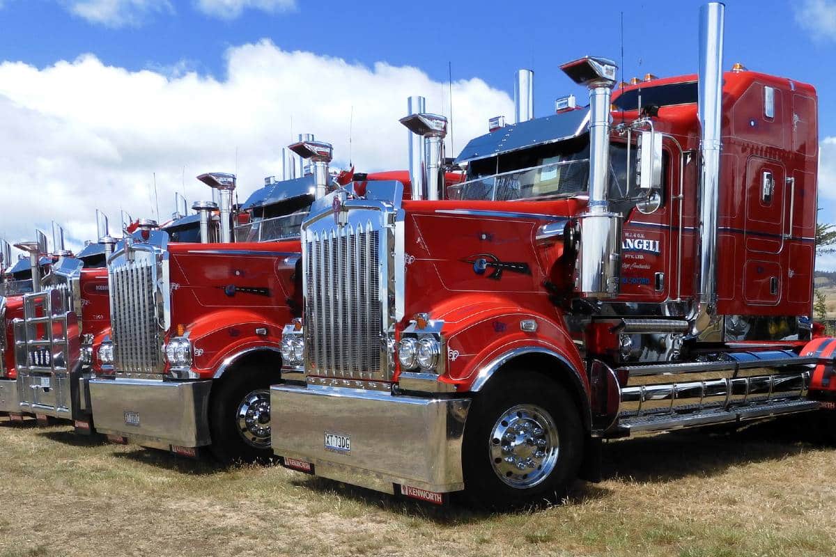 Truckies brave elements to help raise funds for children's ward