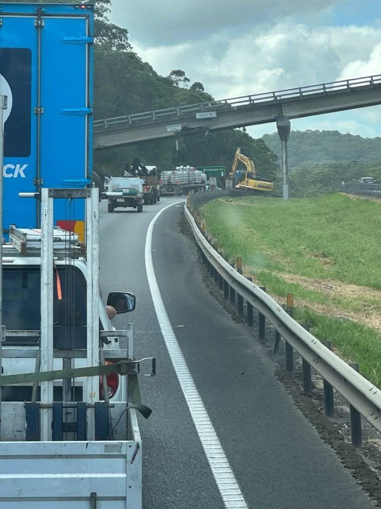 Major delays on Bruce Hwy after truck carrying excavator hit bridge