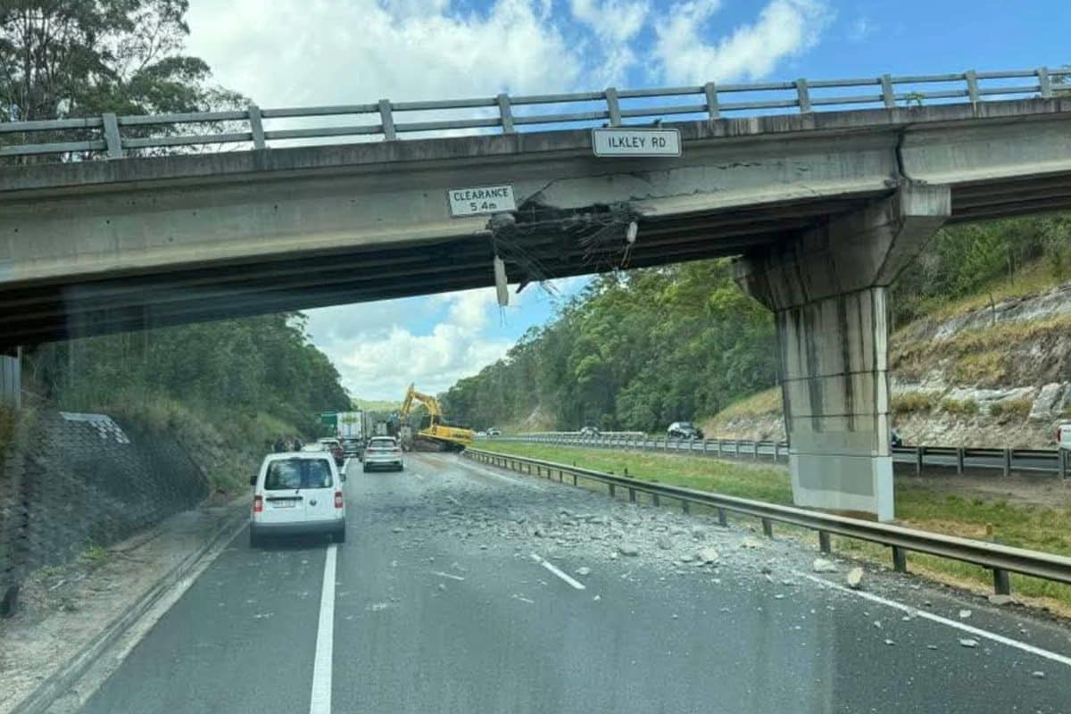 Major delays on Bruce Hwy after truck carrying excavator hit bridge
