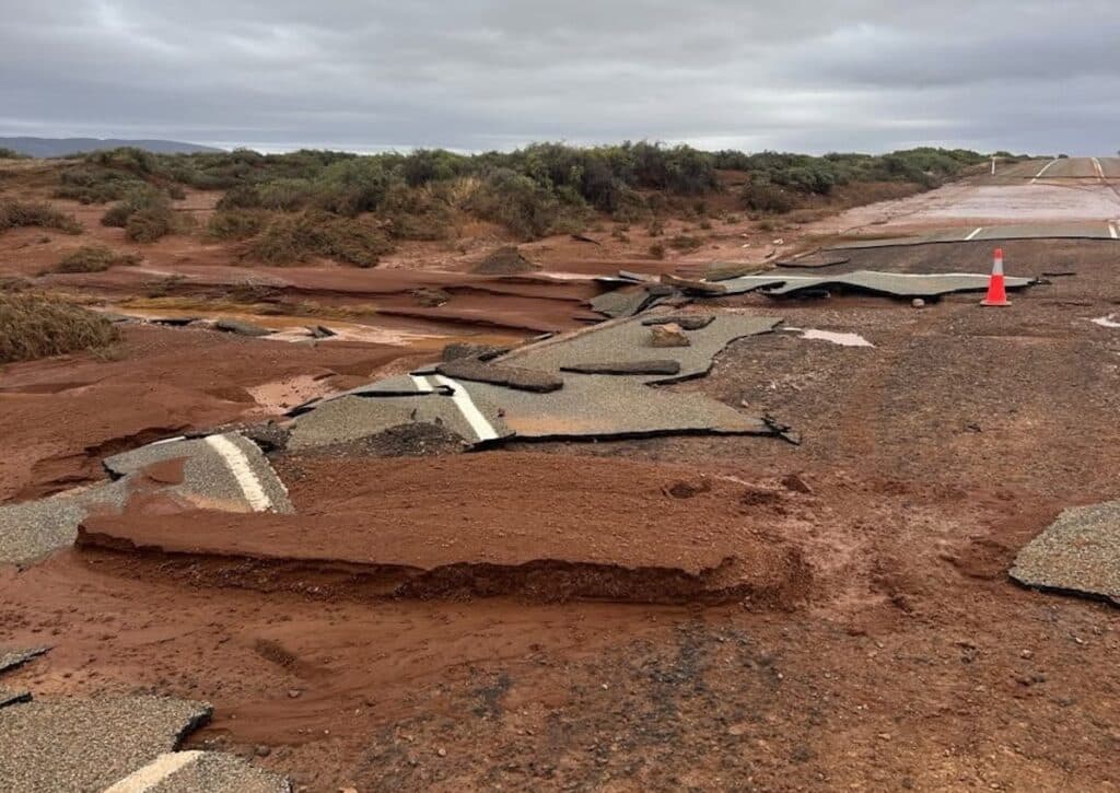 Flooding and heavy rain closes outback roads and highways