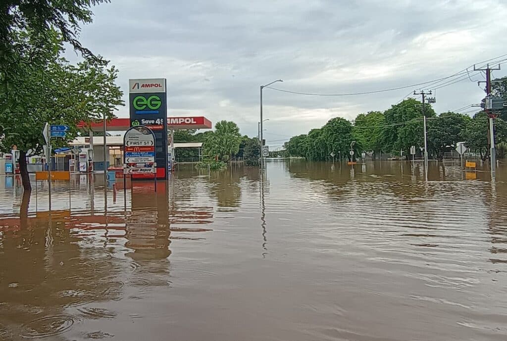 Major NT flooding closes key freight routes