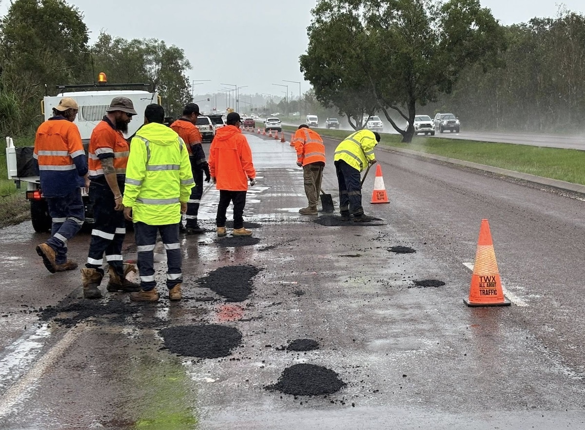 Major NT flooding closes key freight routes